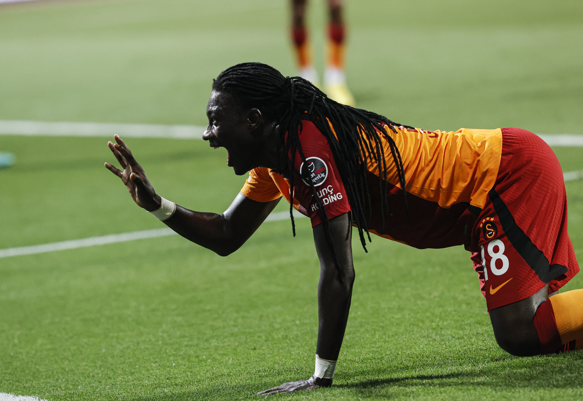 GALATASARAY HABERLERİ - 37’lik Gomis göz kamaştırıyor! O teklifi geri ...